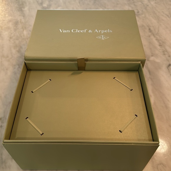 Van Cleef and Arpels | Accessories | Van Cleef And Arpels Box With Bag ...